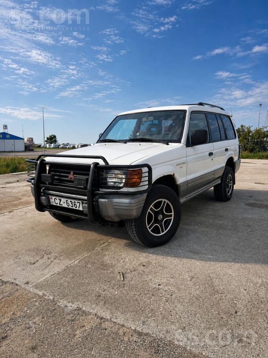 Balts Mitsubishi Pajero 1996 Liepāja, ar dzinēja tilpumu 3.00 L un nobraukumu 80 tūkst. km par 10700 €, foto 1 vietnē AUTOMOTO.COM.LV