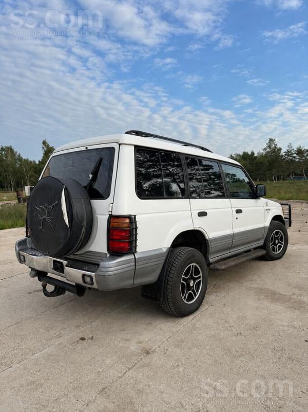 Balts Mitsubishi Pajero 1996 Liepāja, ar dzinēja tilpumu 3.00 L un nobraukumu 80 tūkst. km par 10700 €, foto 5 vietnē AUTOMOTO.COM.LV