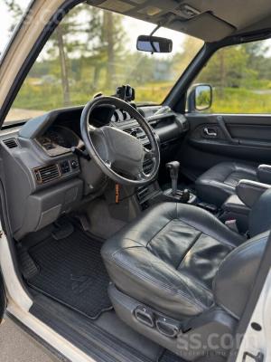 Balts Mitsubishi Pajero 1996 Liepāja, ar dzinēja tilpumu 3.00 L un nobraukumu 80 tūkst. km par 10700 €, foto 7 vietnē AUTOMOTO.COM.LV