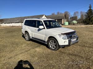 Balts Mitsubishi Pajero 2009 Tallina, ar dzinēja tilpumu 3.20 L un nobraukumu 355 tūkst. km par 9500 €, foto  vietnē AUTOMOTO.COM.LV