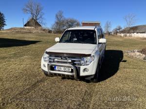 Balts Mitsubishi Pajero 2009 Tallina, ar dzinēja tilpumu 3.20 L un nobraukumu 355 tūkst. km par 9500 €, foto 3 vietnē AUTOMOTO.COM.LV