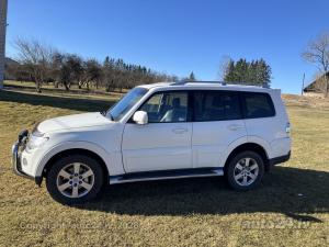 Balts Mitsubishi Pajero 2009 Tallina, ar dzinēja tilpumu 3.20 L un nobraukumu 355 tūkst. km par 9500 €, foto 4 vietnē AUTOMOTO.COM.LV