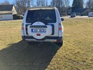 Balts Mitsubishi Pajero 2009 Tallina, ar dzinēja tilpumu 3.20 L un nobraukumu 355 tūkst. km par 9500 €, foto 6 vietnē AUTOMOTO.COM.LV