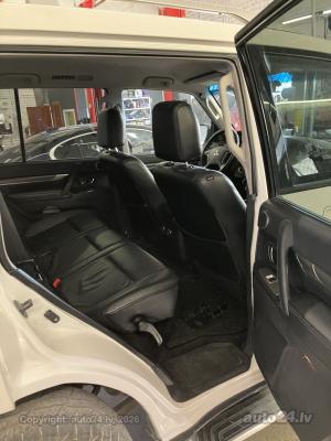 Balts Mitsubishi Pajero 2009 Tallina, ar dzinēja tilpumu 3.20 L un nobraukumu 355 tūkst. km par 9500 €, foto 8 vietnē AUTOMOTO.COM.LV