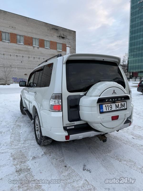 White Mitsubishi Pajero 2014 in Tallinn, with an engine capacity of 3.20 L and mileage of 241 thousand km for 20000 €, photo 4 on AUTOMOTO.COM.LV