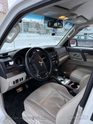 White Mitsubishi Pajero 2014 in Tallinn, with an engine capacity of 3.20 L and mileage of 241 thousand km for 20000 €, photo 7 on AUTOMOTO.COM.LV