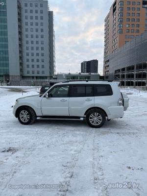 White Mitsubishi Pajero 2014 in Tallinn, with an engine capacity of 3.20 L and mileage of 241 thousand km for 20000 €, photo 9 on AUTOMOTO.COM.LV