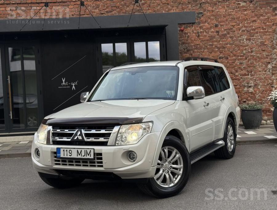 White Mitsubishi Pajero 2014 in Tallinn, with an engine capacity of 3.20 L and mileage of 243 thousand km for 14990 €, photo 1 on AUTOMOTO.COM.LV