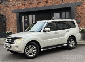 White Mitsubishi Pajero 2014 in Tallinn, with an engine capacity of 3.20 L and mileage of 243 thousand km for 14990 €, photo 4 on AUTOMOTO.COM.LV
