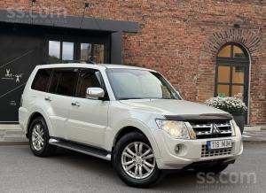 White Mitsubishi Pajero 2014 in Tallinn, with an engine capacity of 3.20 L and mileage of 243 thousand km for 14990 €, photo 6 on AUTOMOTO.COM.LV