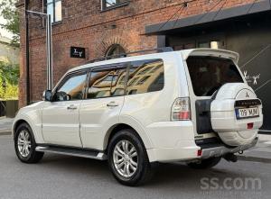 White Mitsubishi Pajero 2014 in Tallinn, with an engine capacity of 3.20 L and mileage of 243 thousand km for 14990 €, photo 16 on AUTOMOTO.COM.LV