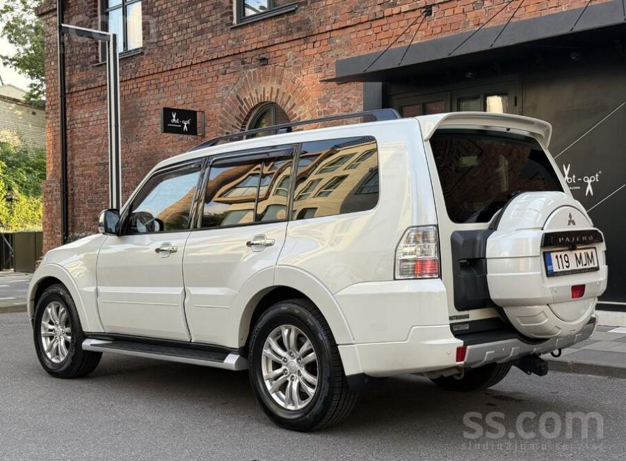 White Mitsubishi Pajero 2014 in Tallinn, with an engine capacity of 3.20 L and mileage of 243 thousand km for 14990 €, photo 16 on AUTOMOTO.COM.LV