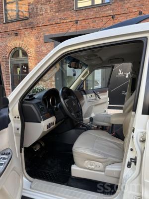 White Mitsubishi Pajero 2014 in Tallinn, with an engine capacity of 3.20 L and mileage of 243 thousand km for 14990 €, photo 18 on AUTOMOTO.COM.LV