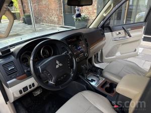 White Mitsubishi Pajero 2014 in Tallinn, with an engine capacity of 3.20 L and mileage of 243 thousand km for 14990 €, photo 19 on AUTOMOTO.COM.LV