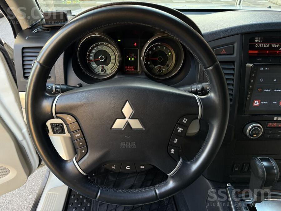 White Mitsubishi Pajero 2014 in Tallinn, with an engine capacity of 3.20 L and mileage of 243 thousand km for 14990 €, photo 20 on AUTOMOTO.COM.LV