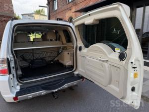 White Mitsubishi Pajero 2014 in Tallinn, with an engine capacity of 3.20 L and mileage of 243 thousand km for 14990 €, photo 25 on AUTOMOTO.COM.LV