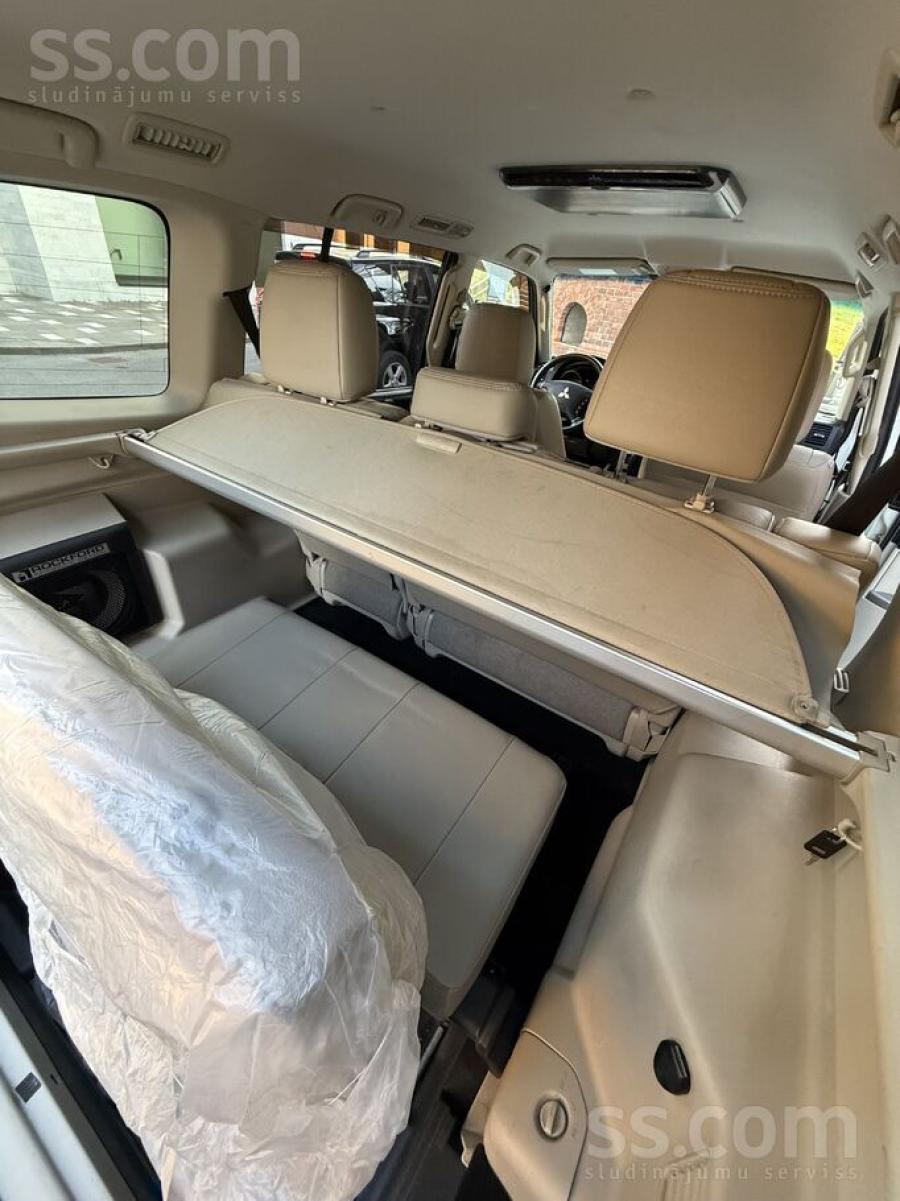 White Mitsubishi Pajero 2014 in Tallinn, with an engine capacity of 3.20 L and mileage of 243 thousand km for 14990 €, photo 26 on AUTOMOTO.COM.LV