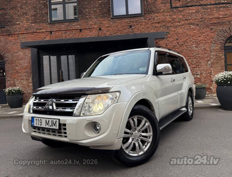 White Mitsubishi Pajero 2014 in Tallinn, with an engine capacity of 3.20 L and mileage of 244 thousand km for 14999 €, photo 1 on AUTOMOTO.COM.LV