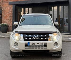White Mitsubishi Pajero 2014 in Tallinn, with an engine capacity of 3.20 L and mileage of 244 thousand km for 14999 €, photo 7 on AUTOMOTO.COM.LV