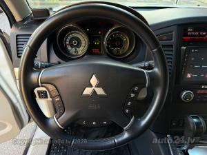 White Mitsubishi Pajero 2014 in Tallinn, with an engine capacity of 3.20 L and mileage of 244 thousand km for 14999 €, photo 19 on AUTOMOTO.COM.LV
