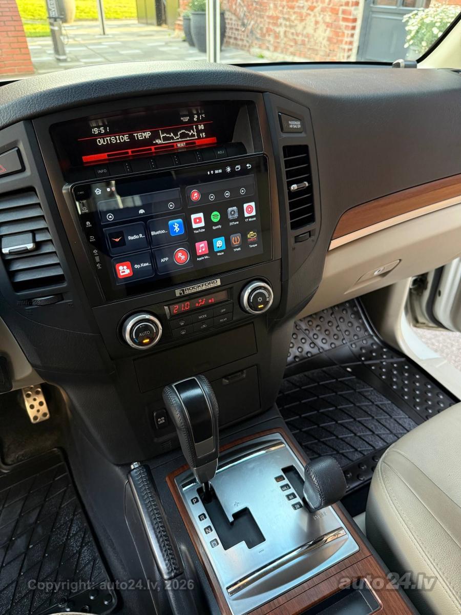 White Mitsubishi Pajero 2014 in Tallinn, with an engine capacity of 3.20 L and mileage of 244 thousand km for 14999 €, photo 20 on AUTOMOTO.COM.LV