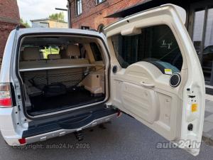 White Mitsubishi Pajero 2014 in Tallinn, with an engine capacity of 3.20 L and mileage of 244 thousand km for 14999 €, photo 24 on AUTOMOTO.COM.LV