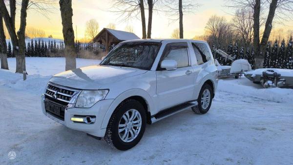 White Mitsubishi Pajero 2015 in Kursenai, with an engine capacity of 3.20 L and mileage of 290 thousand km for 12500 €, photo 1 on AUTOMOTO.COM.LV