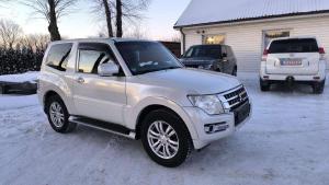 White Mitsubishi Pajero 2015 in Kursenai, with an engine capacity of 3.20 L and mileage of 290 thousand km for 12500 €, photo 3 on AUTOMOTO.COM.LV