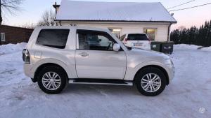 White Mitsubishi Pajero 2015 in Kursenai, with an engine capacity of 3.20 L and mileage of 290 thousand km for 12500 €, photo 4 on AUTOMOTO.COM.LV
