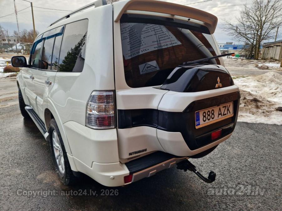 Balts Mitsubishi Pajero 2016 Kuresāre, ar dzinēja tilpumu 3.20 L un nobraukumu 160 tūkst. km par 24000 €, foto 3 vietnē AUTOMOTO.COM.LV