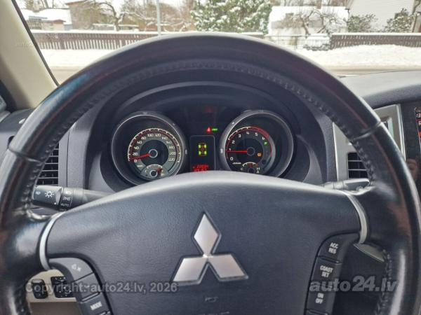 Balts Mitsubishi Pajero 2016 Kuresāre, ar dzinēja tilpumu 3.20 L un nobraukumu 160 tūkst. km par 24000 €, foto 4 vietnē AUTOMOTO.COM.LV