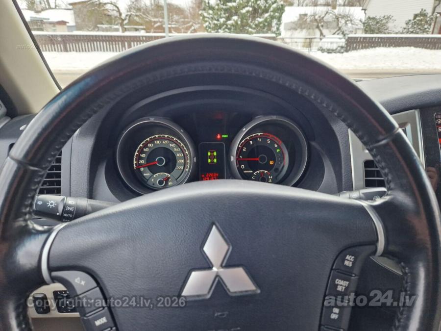Balts Mitsubishi Pajero 2016 Kuresāre, ar dzinēja tilpumu 3.20 L un nobraukumu 160 tūkst. km par 24000 €, foto 4 vietnē AUTOMOTO.COM.LV