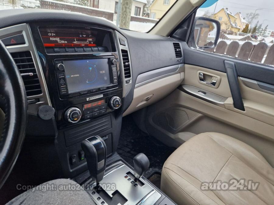 Balts Mitsubishi Pajero 2016 Kuresāre, ar dzinēja tilpumu 3.20 L un nobraukumu 160 tūkst. km par 24000 €, foto 6 vietnē AUTOMOTO.COM.LV