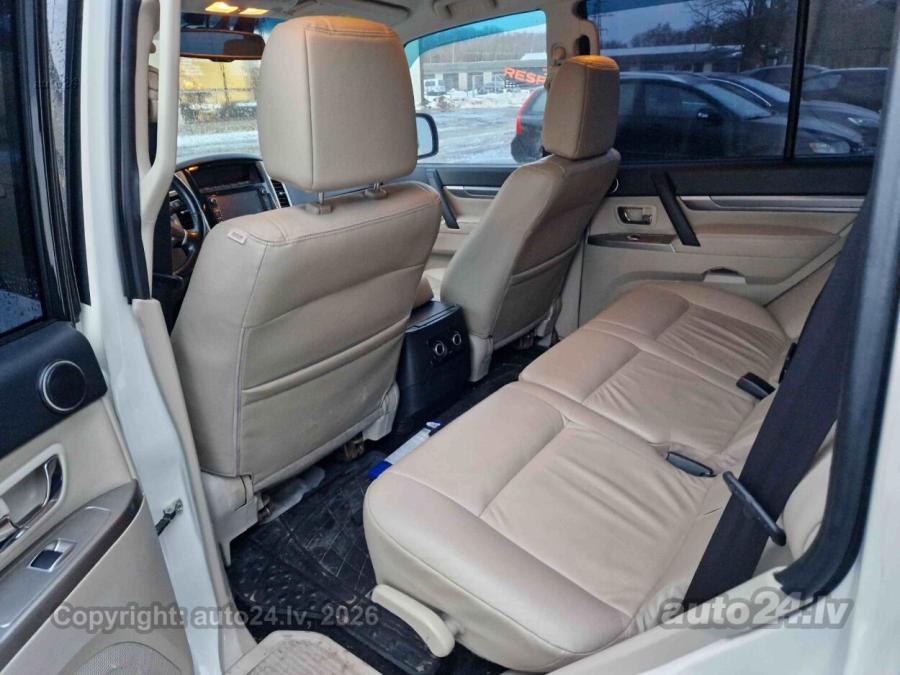 Balts Mitsubishi Pajero 2016 Kuresāre, ar dzinēja tilpumu 3.20 L un nobraukumu 160 tūkst. km par 24000 €, foto 9 vietnē AUTOMOTO.COM.LV
