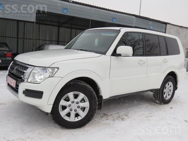 White Mitsubishi Pajero 2018 in Riga, with an engine capacity of 3.20 L and mileage of 180 thousand km for 14990 €, photo 2 on AUTOMOTO.COM.LV