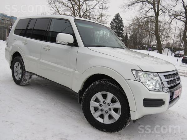 White Mitsubishi Pajero 2018 in Riga, with an engine capacity of 3.20 L and mileage of 180 thousand km for 14990 €, photo 6 on AUTOMOTO.COM.LV