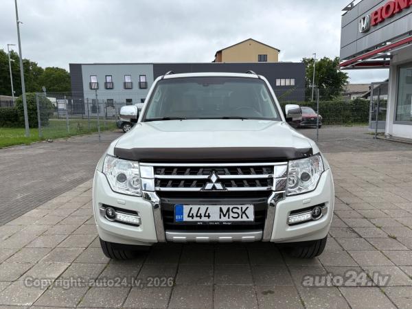 Balts Mitsubishi Pajero 2016 Jehvi, ar dzinēja tilpumu 3.20 L un nobraukumu 120 tūkst. km par 22999 €, foto 1 vietnē AUTOMOTO.COM.LV