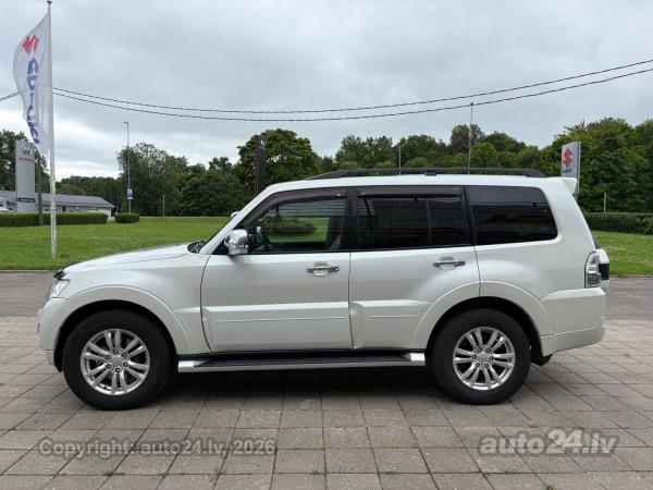 Balts Mitsubishi Pajero 2016 Jehvi, ar dzinēja tilpumu 3.20 L un nobraukumu 120 tūkst. km par 22999 €, foto 3 vietnē AUTOMOTO.COM.LV