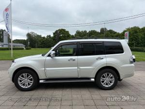 Balts Mitsubishi Pajero 2016 Jehvi, ar dzinēja tilpumu 3.20 L un nobraukumu 120 tūkst. km par 22999 €, foto 4 vietnē AUTOMOTO.COM.LV