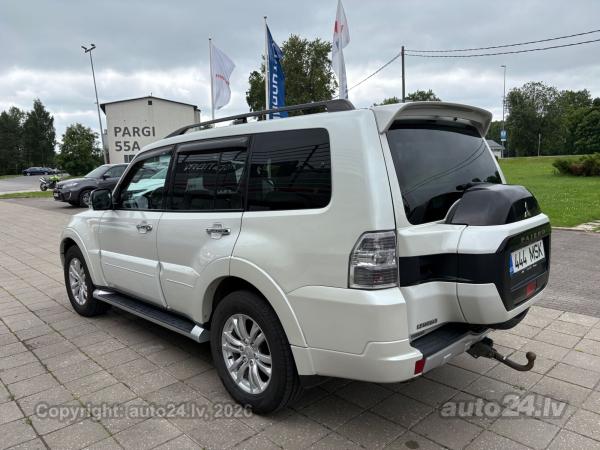Balts Mitsubishi Pajero 2016 Jehvi, ar dzinēja tilpumu 3.20 L un nobraukumu 120 tūkst. km par 22999 €, foto 4 vietnē AUTOMOTO.COM.LV