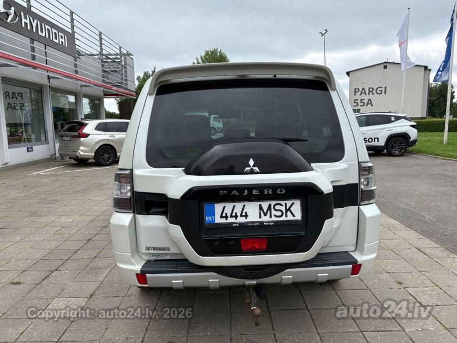Balts Mitsubishi Pajero 2016 Jehvi, ar dzinēja tilpumu 3.20 L un nobraukumu 120 tūkst. km par 22999 €, foto 6 vietnē AUTOMOTO.COM.LV