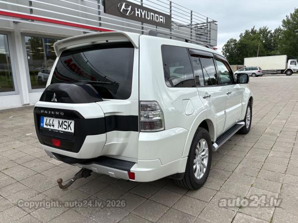 Balts Mitsubishi Pajero 2016 Jehvi, ar dzinēja tilpumu 3.20 L un nobraukumu 120 tūkst. km par 22999 €, foto 6 vietnē AUTOMOTO.COM.LV