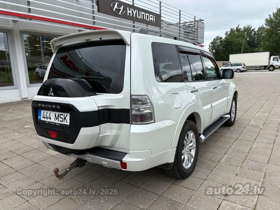 Balts Mitsubishi Pajero 2016 Jehvi, ar dzinēja tilpumu 3.20 L un nobraukumu 120 tūkst. km par 22999 €, foto 7 vietnē AUTOMOTO.COM.LV