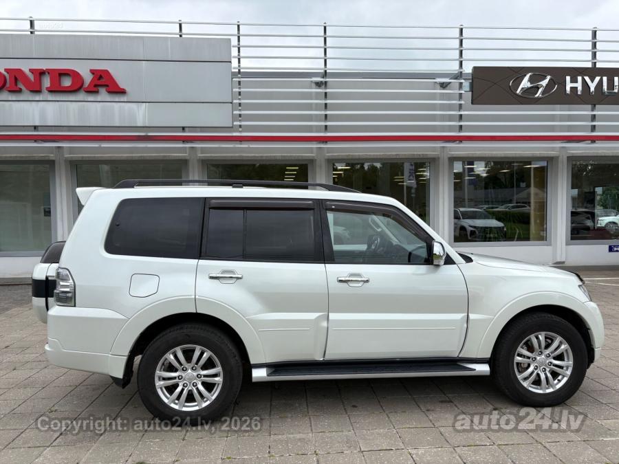 Balts Mitsubishi Pajero 2016 Jehvi, ar dzinēja tilpumu 3.20 L un nobraukumu 120 tūkst. km par 22999 €, foto 8 vietnē AUTOMOTO.COM.LV