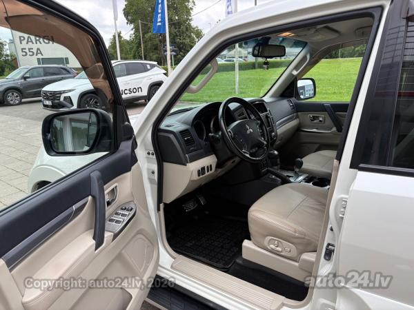 Balts Mitsubishi Pajero 2016 Jehvi, ar dzinēja tilpumu 3.20 L un nobraukumu 120 tūkst. km par 22999 €, foto 9 vietnē AUTOMOTO.COM.LV