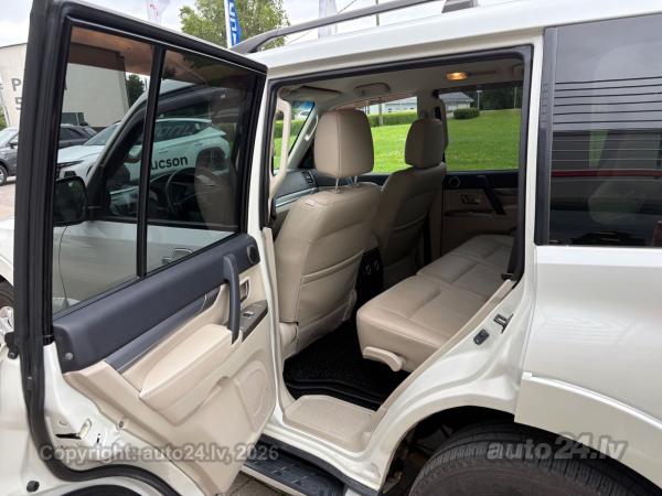 Balts Mitsubishi Pajero 2016 Jehvi, ar dzinēja tilpumu 3.20 L un nobraukumu 120 tūkst. km par 22999 €, foto 10 vietnē AUTOMOTO.COM.LV
