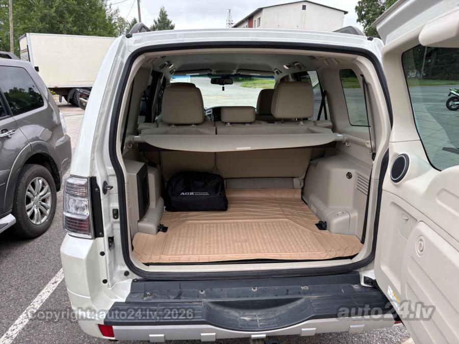 Balts Mitsubishi Pajero 2016 Jehvi, ar dzinēja tilpumu 3.20 L un nobraukumu 120 tūkst. km par 22999 €, foto 12 vietnē AUTOMOTO.COM.LV