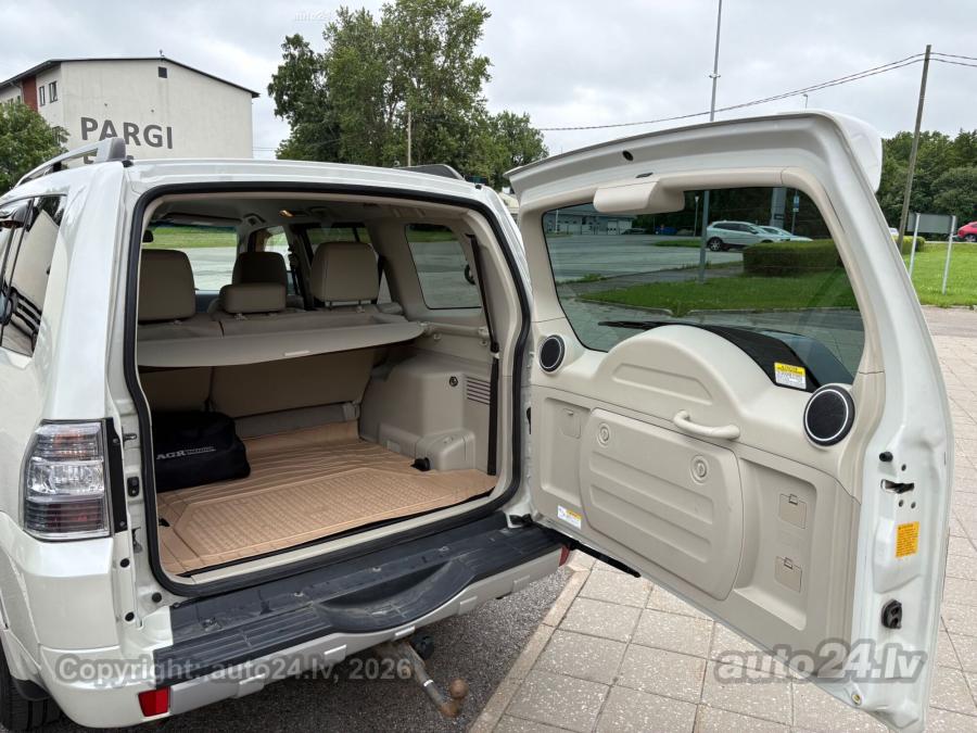 Balts Mitsubishi Pajero 2016 Jehvi, ar dzinēja tilpumu 3.20 L un nobraukumu 120 tūkst. km par 22999 €, foto 13 vietnē AUTOMOTO.COM.LV