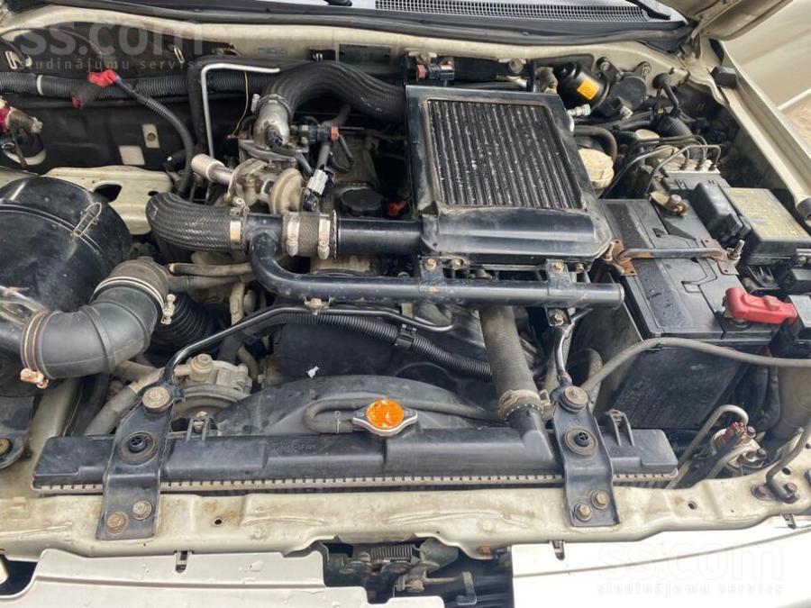 Dzeltens Mitsubishi Pajero 2005 Liepāja, ar dzinēja tilpumu 2.50 L un nobraukumu 202 tūkst. km par 5400 €, foto 4 vietnē AUTOMOTO.COM.LV