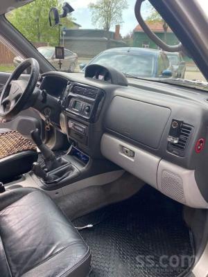 Dzeltens Mitsubishi Pajero 2005 Liepāja, ar dzinēja tilpumu 2.50 L un nobraukumu 202 tūkst. km par 5400 €, foto 8 vietnē AUTOMOTO.COM.LV
